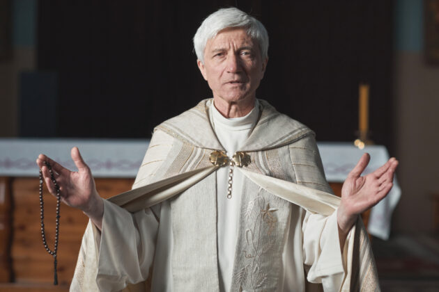 Hiérarchie ecclésiastique : les différences entre prêtre et abbé dans l ...