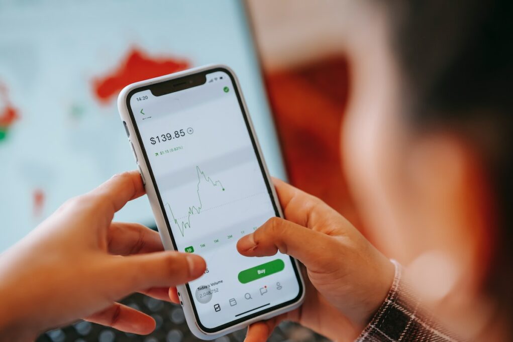 Comment trader sur mobile avec efficacité
