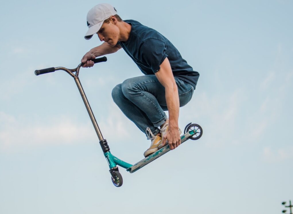 La trottinette freestyle est une excellente alternative au skate pour ...